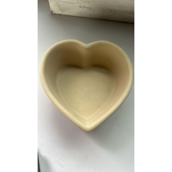 Dining | Rare Heart Shape Stoneware Bakeware Pan For Bread Or Cake 8 ...